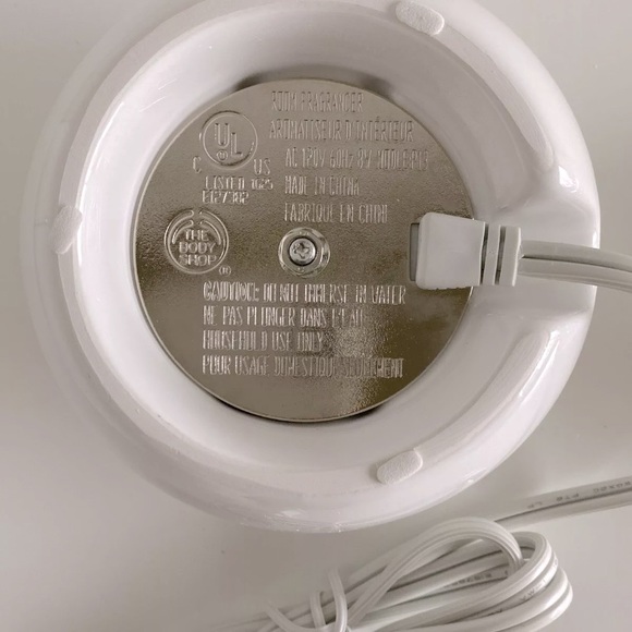 The Body Shop | Accents | The Body Shop Easy Aroma Electric Diffuser ...